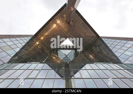Abstract Triangular Building Stock Photo - Alamy