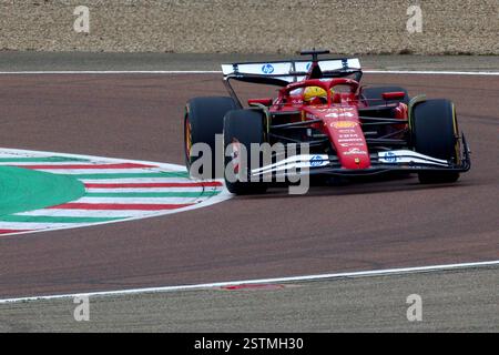 Lewis Hamilton in pista a Fiorano con la La nuova Ferrari SF-25 sport ...