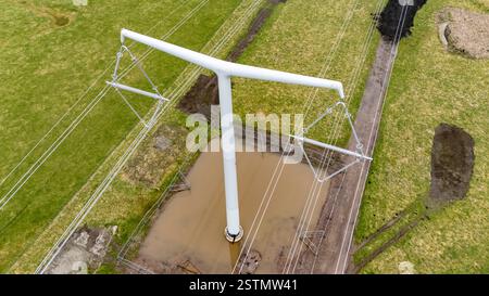 The new 'T' style electricity pylon capable of carrying high-voltage ...