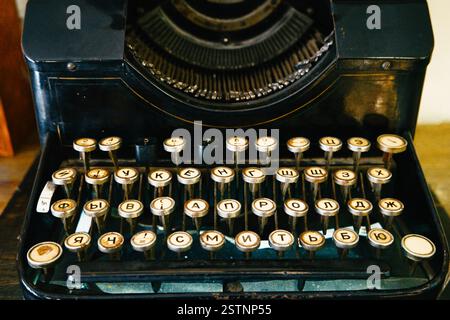 old and damaged typewriter Stock Photo - Alamy