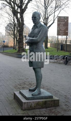 Field Marshal Sir Claude Auchinleck statue, Five Ways, Birmingham, West ...