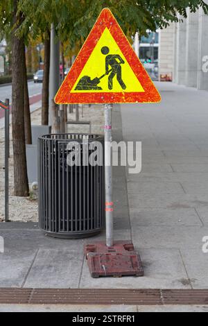 Road Works Pole Sign Stock Photo - Alamy