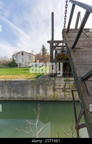 Detail of old drawbridge Stock Photo - Alamy