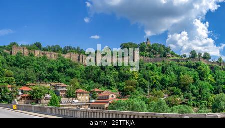 Tsarevets Fortress and old town in Veliko Tarnovo, Bulgaria Stock Photo ...