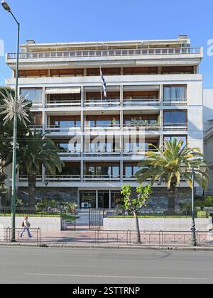 Modern administrative building Stock Photo - Alamy