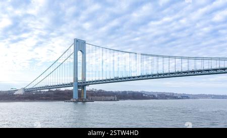 Throgs Neck Bridge Iconic Suspension Structure Connecting Queens and ...