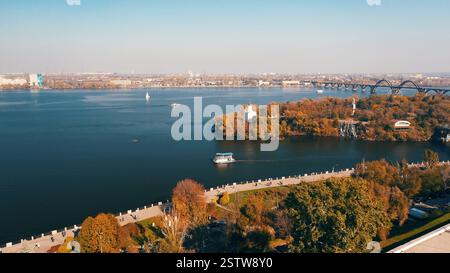 Dnipro, Kiev. Bridge in Kiev across the river Stock Photo - Alamy