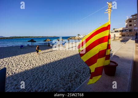 S'Illot, Cala Moreia, Catalan flag on the beach, Son Servera, Mallorca ...