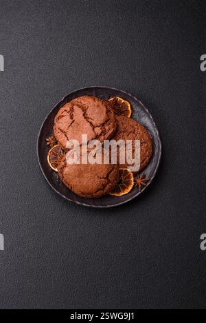 Sweet round crispy chocolate chip cookies Stock Photo - Alamy