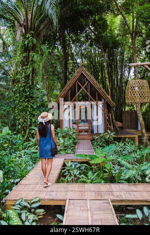 a wooden cabin surrounded by greenery in the daylight Stock Photo - Alamy
