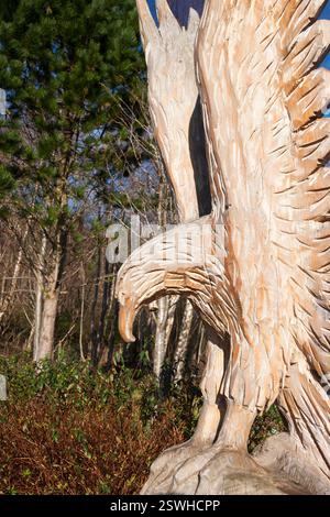 Wood carving of a Golden Eagle at Luss, Scotland Stock Photo - Alamy