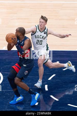 Washington Wizards forward Khris Middleton (32) in the first half of an ...
