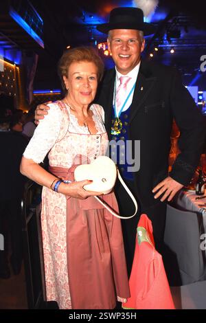 Alexander Brandl Vinzenz Murr GF. Evi Brandl-Vinzenz Murr Muenchen 21. ...