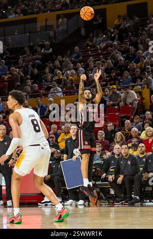 Houston guard Emanuel Sharp (21) drives into Lehigh guard Nasir ...