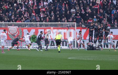 Mantova, Italy. 22nd Feb, 2025. Davis Mensah of Mantova 1911 in action against Nosa Edward ...