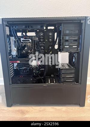 Custom built gaming PC with open case Stock Photo - Alamy
