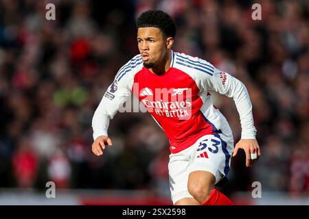 Ethan Nwaneri of Arsenal in action during the Nottingham Forest FC v ...