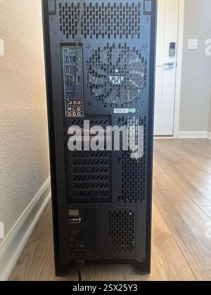Custom built gaming PC with open case Stock Photo - Alamy