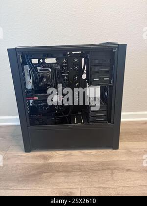 Custom built gaming PC with open case Stock Photo - Alamy