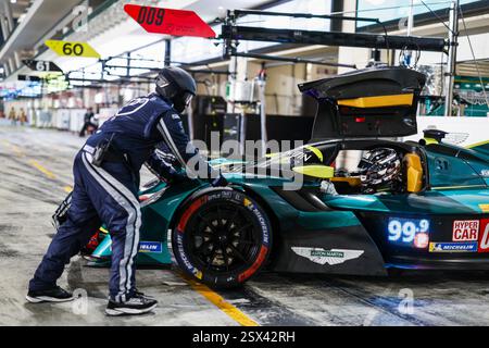 GAMBLE Tom (gbr), Aston Martin THOR Team, Aston Martin Valkyrie #007 ...