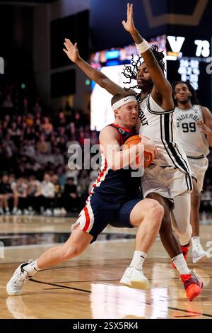 Mississippi guard Sean Pedulla (3) drives on Florida guard Walter ...