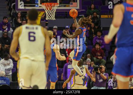 Florida guard Denzel Aberdeen (11) drives on Mississippi guard Jaylen ...