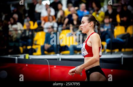 Luna Fischer (VfL Eintracht Hannover) vor Pauline Richter (1. LAV ...