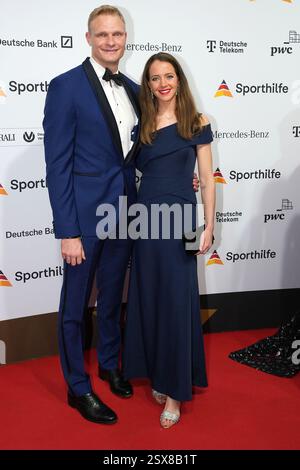 Oliver Zeidler und Sofia Meakin beim Ball des Sports am 22.02.2025 in ...