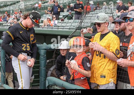 Pittsburgh Pirates Billy Cook (25) running the bases during an MLB ...