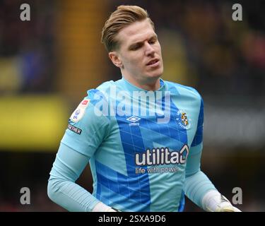 Thomas Kaminski of Luton Town during the Sky Bet Championship match ...