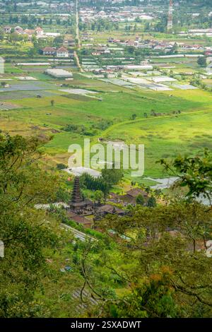 View of a Hindi Temple from elevated position, Kabupaten Buleleng ...