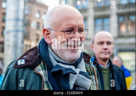 AMSTERDAM – GroenLinks-PvdA party leader Frans Timmermans distributes ...