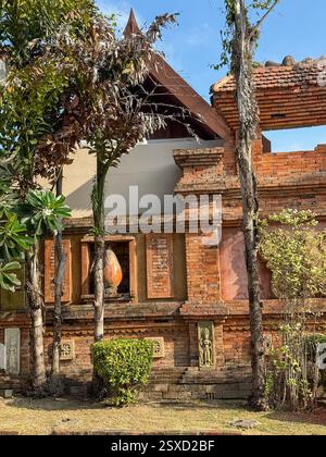 Traditional Balinese temple wall architectural decoration Stock Photo ...