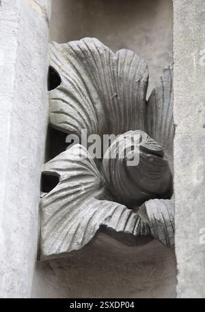 Intricate stone carvings adorn the facade of Notre-Dame de Chartres ...