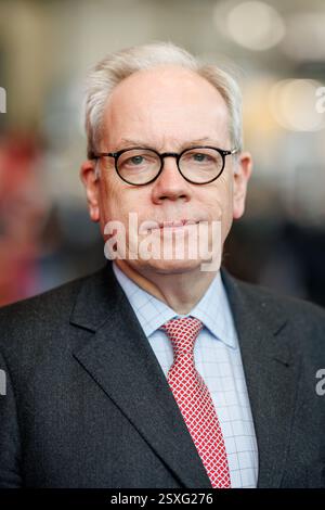 Nuremberg, Germany. 24th Feb, 2025. A man holds the G95 KA1 assault ...