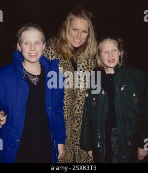 Patti Hansen and daughters Alexandra Richards and Theodora Richards ...