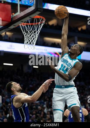 Charlotte Hornets guard Wendell Moore Jr. handles the ball during the ...