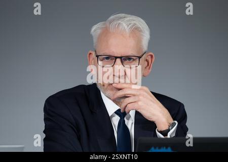 Michael LEWIS, Vorstandsvorsitzender, Chief Executive Officer CEO ...