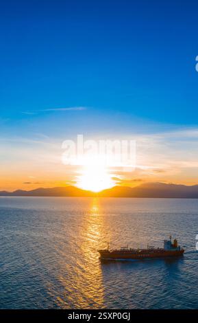 Guangdong yangjiang 'island sunset Stock Photo - Alamy