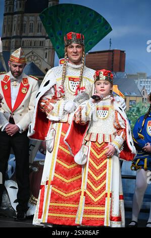 Das Kölner Karneval Dreigestin - Prinz René I. - René Klöver - beim ...