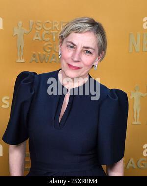 Saskia Reeves attends the 31st Annual Screen Actors Guild Awards at ...