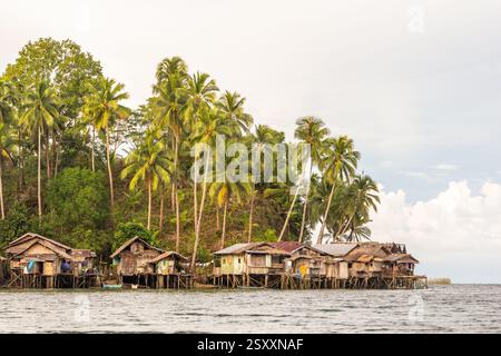 A native Filipino house or bahay kubo made of bamboo and nipa palm ...