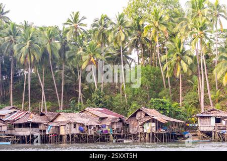 Bahay kubo, traditional Filipino houses on stilts built above the sea ...