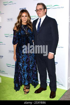Sarah Jessica Parker arriving at the Friends of Hudson River Park Gala ...