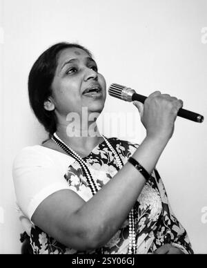 Indian bollywood singer, asha bhosle, mumbai, maharashtra, india, asia ...