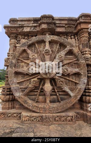 Chariot wheel of the Sun temple at Orrisa India Stock Photo - Alamy