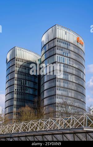 E.ON Hauptsitz, Konzernzentrale in Essen-Rüttenscheid, Autobahn A52 ...