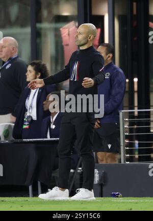 Inter Miami head coach Javier Mascherano, right, talks with defender ...