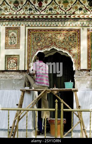 Man Painting Mansa Devi temple Panchkula punjab India Stock Photo - Alamy