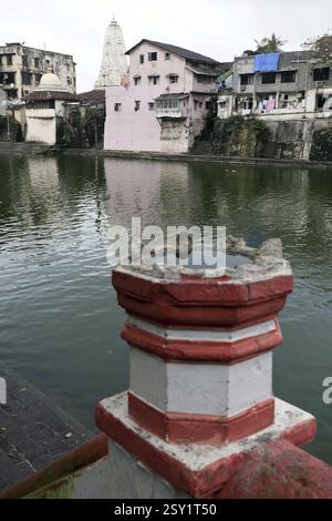 Temple at Banganga water tank, Walkeshwar, Mumbai, Maharashtra, India ...